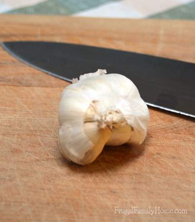 How to Quickly Peel a Head of Garlic | Frugal Family Home