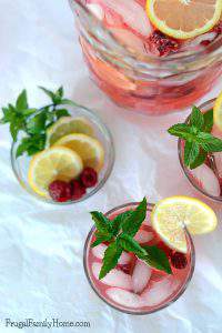 How to Make Raspberry Mint Lemonade | Frugal Family Home
