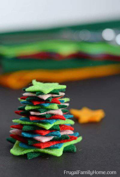 How to Make These Easy Felt Christmas Tree Ornaments | Frugal Family Home